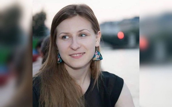 Laura, 31 ans, retrouvée étranglée à mort au pied de son lit : son ...